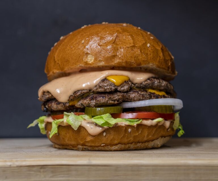 Whataburger vs In-N-Out 2026: Full Comparison of Price, Quality & Menu ...